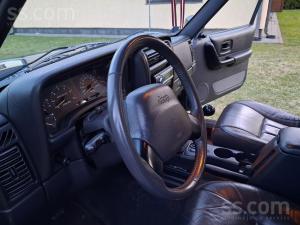Grey Jeep Cherokee 2001 in Jelgava, with an engine capacity of 2.50 L and mileage of 107 thousand km for 8900 €, photo 8 on AUTOMOTO.COM.LV