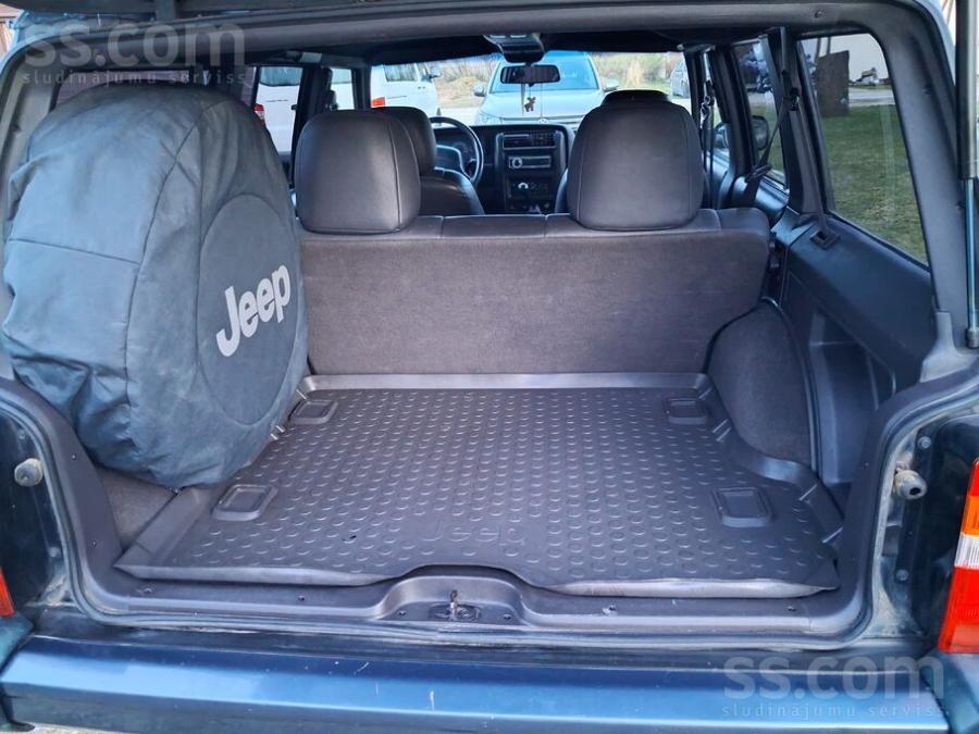 Grey Jeep Cherokee 2001 in Jelgava, with an engine capacity of 2.50 L and mileage of 107 thousand km for 8900 €, photo 9 on AUTOMOTO.COM.LV