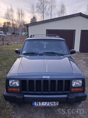 Grey Jeep Cherokee 2001 in Jelgava, with an engine capacity of 2.50 L and mileage of 107 thousand km for 8900 €, photo 10 on AUTOMOTO.COM.LV