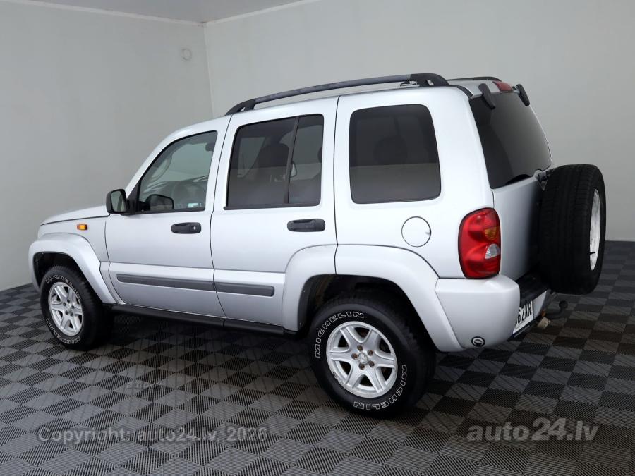 Grey Jeep Cherokee 2002 in Tallinn, with an engine capacity of 3.70 L and mileage of 106 thousand km for 2499 €, photo 5 on AUTOMOTO.COM.LV