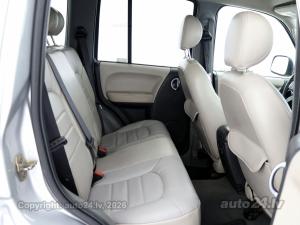 Grey Jeep Cherokee 2002 in Tallinn, with an engine capacity of 3.70 L and mileage of 106 thousand km for 2499 €, photo 8 on AUTOMOTO.COM.LV
