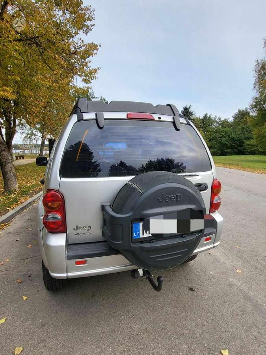 Grey Jeep Cherokee 2003 in Raseiniai, with an engine capacity of 3.70 L and mileage of 207 thousand km for 4300 €, photo 2 on AUTOMOTO.COM.LV