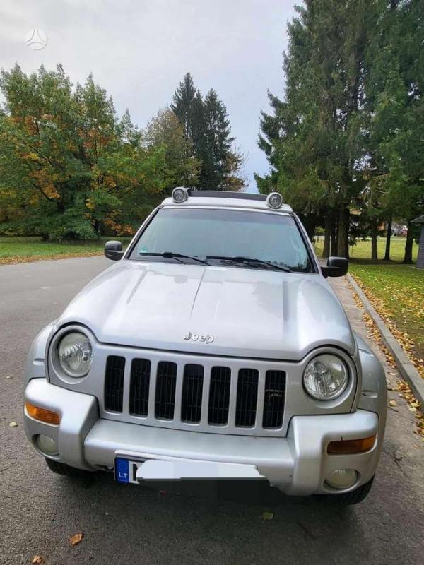 Grey Jeep Cherokee 2003 in Raseiniai, with an engine capacity of 3.70 L and mileage of 207 thousand km for 4300 €, photo 3 on AUTOMOTO.COM.LV