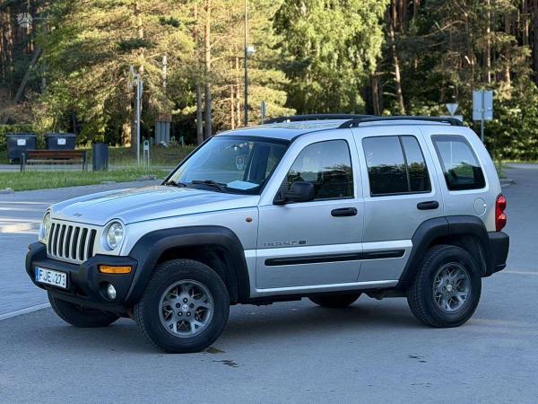 Grey Jeep Cherokee 2003 in Radviliskis, with an engine capacity of 2.50 L and mileage of 326 thousand km for 3600 €, photo 7 on AUTOMOTO.COM.LV