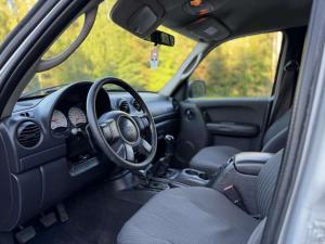 Pelēks Jeep Cherokee 2003 Radviliškis, ar dzinēja tilpumu 2.50 L un nobraukumu 326 tūkst. km par 3600 €, foto 14 vietnē AUTOMOTO.COM.LV