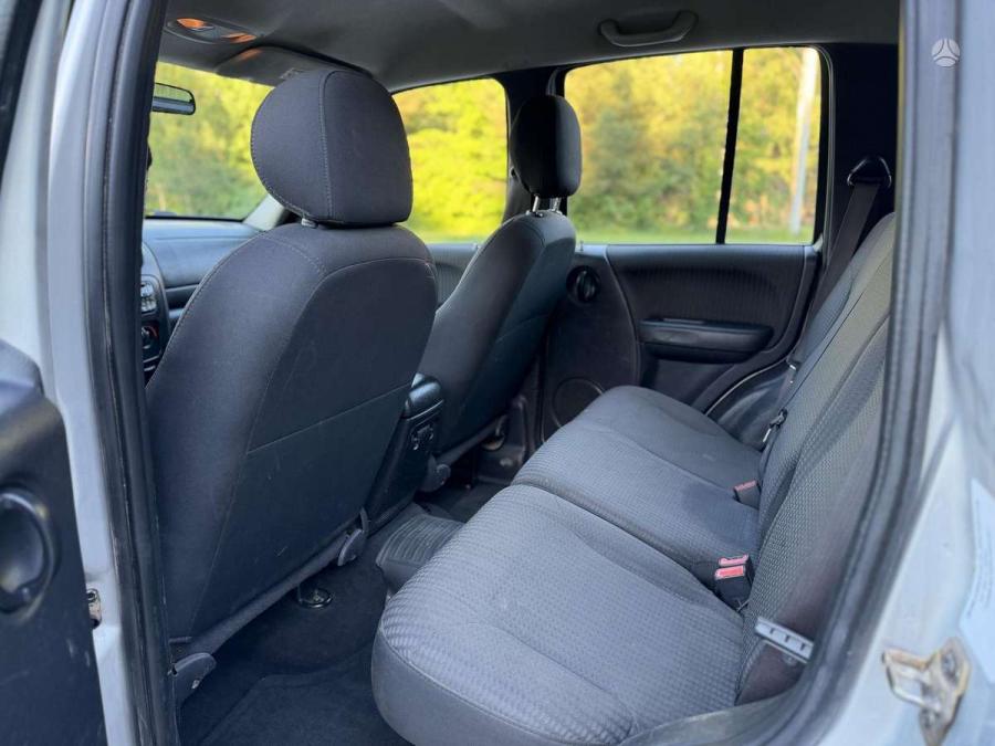 Pelēks Jeep Cherokee 2003 Radviliškis, ar dzinēja tilpumu 2.50 L un nobraukumu 326 tūkst. km par 3600 €, foto 15 vietnē AUTOMOTO.COM.LV