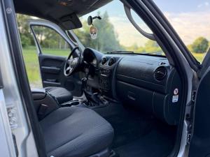 Pelēks Jeep Cherokee 2003 Radviliškis, ar dzinēja tilpumu 2.50 L un nobraukumu 326 tūkst. km par 3600 €, foto 16 vietnē AUTOMOTO.COM.LV