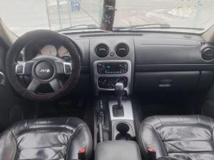 Pelēks Jeep Cherokee 2003 Rīga, ar dzinēja tilpumu 2.80 L un nobraukumu 314 tūkst. km par 2950 €, foto 5 vietnē AUTOMOTO.COM.LV