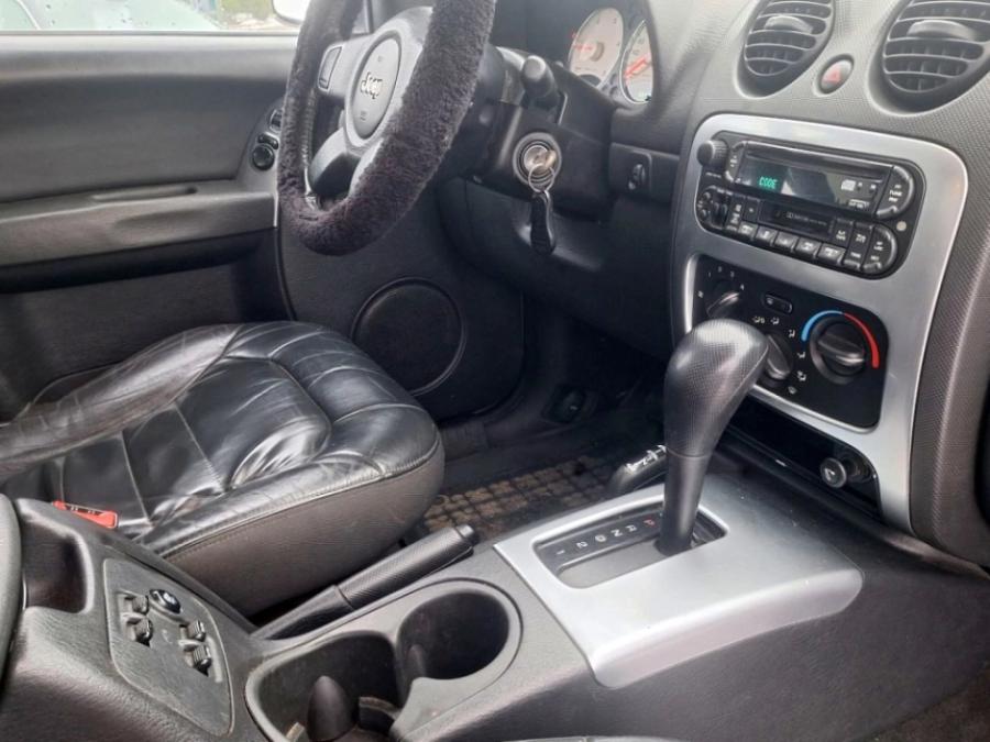 Pelēks Jeep Cherokee 2003 Rīga, ar dzinēja tilpumu 2.80 L un nobraukumu 314 tūkst. km par 2950 €, foto 9 vietnē AUTOMOTO.COM.LV