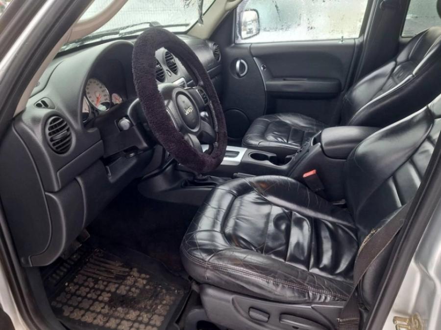 Pelēks Jeep Cherokee 2003 Rīga, ar dzinēja tilpumu 2.80 L un nobraukumu 314 tūkst. km par 2950 €, foto 13 vietnē AUTOMOTO.COM.LV