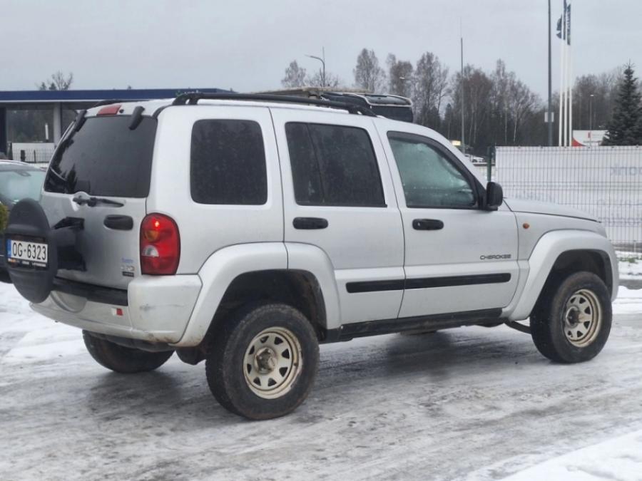 Pelēks Jeep Cherokee 2003 Rīga, ar dzinēja tilpumu 2.80 L un nobraukumu 314 tūkst. km par 2950 €, foto 18 vietnē AUTOMOTO.COM.LV