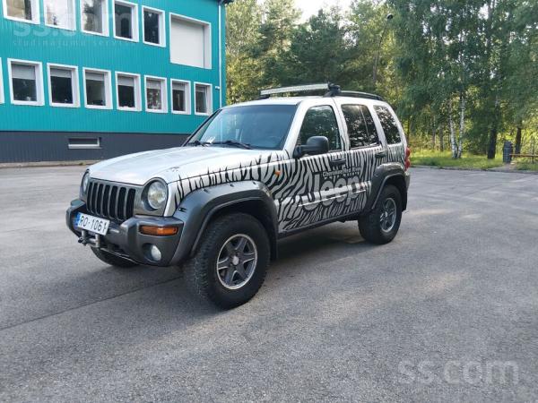 Grey Jeep Cherokee 2003 in Preili, with an engine capacity of 2.80 L and mileage of 305 thousand km for 4500 €, photo 2 on AUTOMOTO.COM.LV