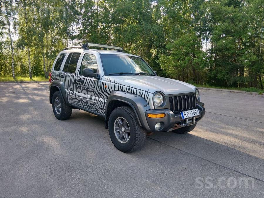 Grey Jeep Cherokee 2003 in Preili, with an engine capacity of 2.80 L and mileage of 305 thousand km for 4500 €, photo 4 on AUTOMOTO.COM.LV