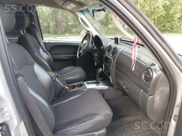 Grey Jeep Cherokee 2003 in Preili, with an engine capacity of 2.80 L and mileage of 305 thousand km for 4500 €, photo 9 on AUTOMOTO.COM.LV