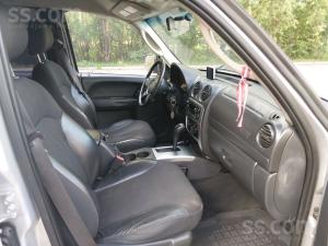 Grey Jeep Cherokee 2003 in Preili, with an engine capacity of 2.80 L and mileage of 305 thousand km for 4500 €, photo 10 on AUTOMOTO.COM.LV