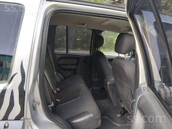 Grey Jeep Cherokee 2003 in Preili, with an engine capacity of 2.80 L and mileage of 305 thousand km for 4500 €, photo 10 on AUTOMOTO.COM.LV