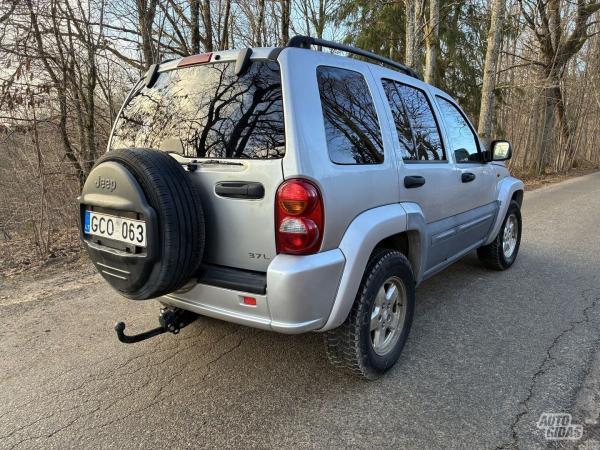 Grey Jeep Cherokee 2004 in Telschi, with an engine capacity of 3.70 L and mileage of 275 thousand km for 2600 €, photo 5 on AUTOMOTO.COM.LV
