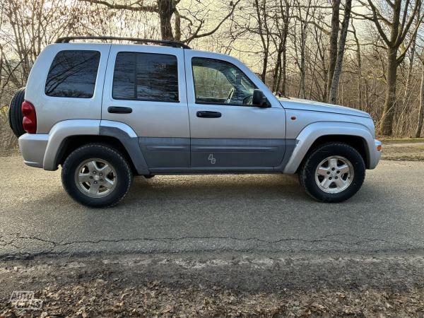 Grey Jeep Cherokee 2004 in Telschi, with an engine capacity of 3.70 L and mileage of 275 thousand km for 2600 €, photo 6 on AUTOMOTO.COM.LV