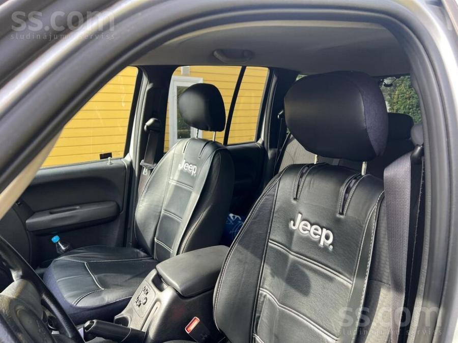 Pelēks Jeep Cherokee 2004 Rīga, ar dzinēja tilpumu 2.50 L un nobraukumu 250 tūkst. km par 2500 €, foto 6 vietnē AUTOMOTO.COM.LV