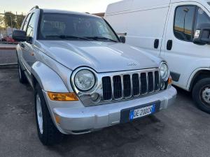 Pelēks Jeep Cherokee 2006 Pasvalys, ar dzinēja tilpumu 2.78 L un nobraukumu 230 tūkst. km par 3800 €, foto 2 vietnē AUTOMOTO.COM.LV
