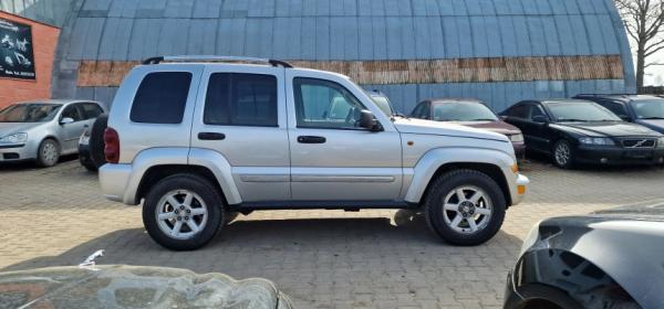 Pelēks Jeep Cherokee 2006 Rīga, ar dzinēja tilpumu 2.80 L un nobraukumu 215 tūkst. km par 4000 €, foto 2 vietnē AUTOMOTO.COM.LV