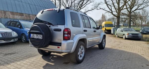 Pelēks Jeep Cherokee 2006 Rīga, ar dzinēja tilpumu 2.80 L un nobraukumu 215 tūkst. km par 4000 €, foto 3 vietnē AUTOMOTO.COM.LV