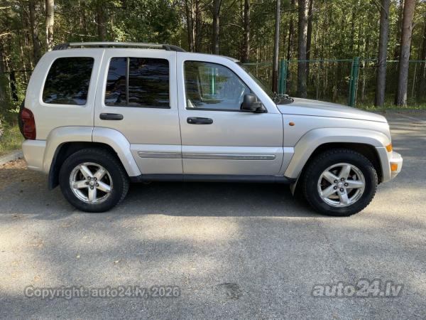 Grey Jeep Cherokee 2006 in Tallinn, with an engine capacity of 2.80 L and mileage of 245 thousand km for 3000 €, photo 3 on AUTOMOTO.COM.LV