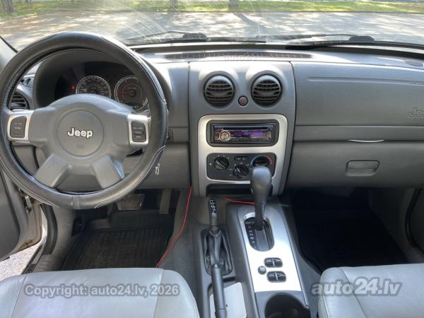 Grey Jeep Cherokee 2006 in Tallinn, with an engine capacity of 2.80 L and mileage of 245 thousand km for 3000 €, photo 7 on AUTOMOTO.COM.LV