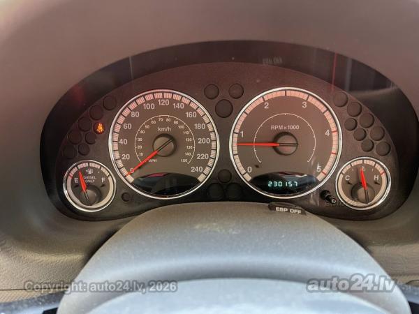 Grey Jeep Cherokee 2006 in Tallinn, with an engine capacity of 2.80 L and mileage of 245 thousand km for 3000 €, photo 8 on AUTOMOTO.COM.LV