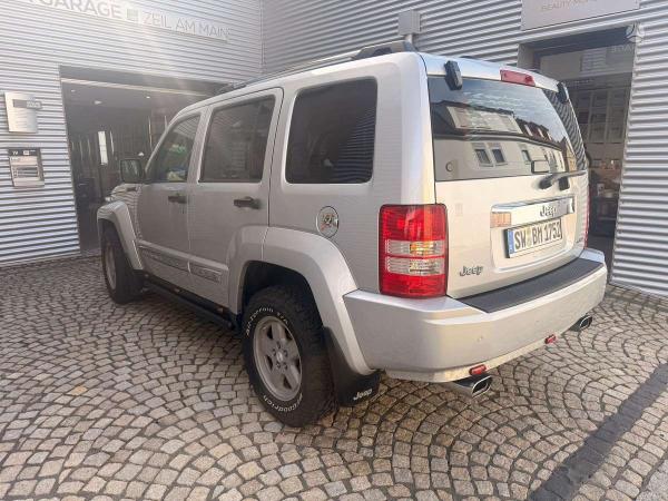 Grey Jeep Cherokee 2008 in Utena, with an engine capacity of 2.78 L and mileage of 227 thousand km for 6200 €, photo 4 on AUTOMOTO.COM.LV