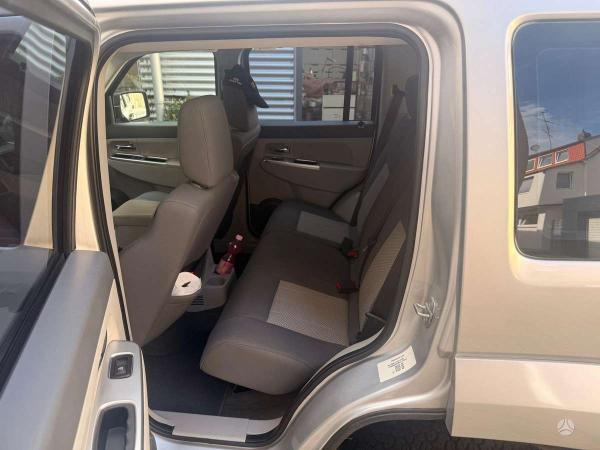 Grey Jeep Cherokee 2008 in Utena, with an engine capacity of 2.78 L and mileage of 227 thousand km for 6200 €, photo 8 on AUTOMOTO.COM.LV
