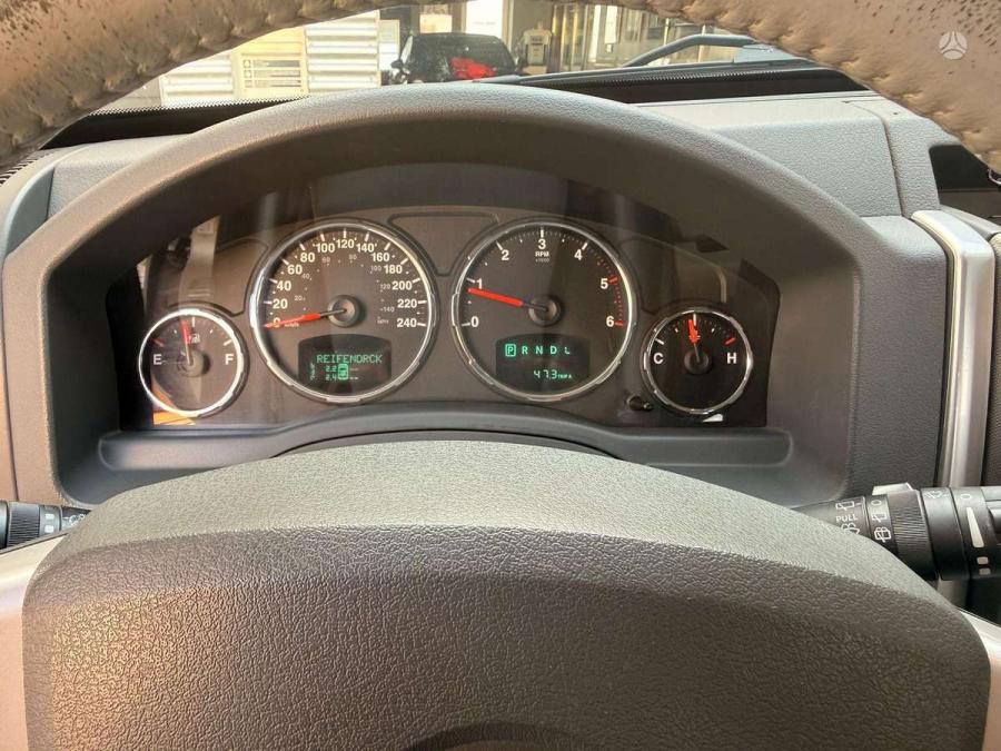 Grey Jeep Cherokee 2008 in Utena, with an engine capacity of 2.78 L and mileage of 227 thousand km for 6200 €, photo 11 on AUTOMOTO.COM.LV