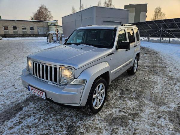 Pelēks Jeep Cherokee 2010 Prienai, ar dzinēja tilpumu 2.78 L un nobraukumu 179 tūkst. km par 5000 €, foto 1 vietnē AUTOMOTO.COM.LV