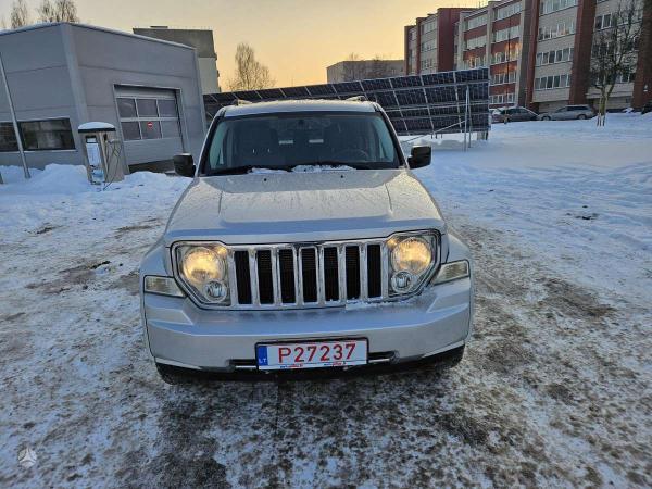 Pelēks Jeep Cherokee 2010 Prienai, ar dzinēja tilpumu 2.78 L un nobraukumu 179 tūkst. km par 5000 €, foto 2 vietnē AUTOMOTO.COM.LV