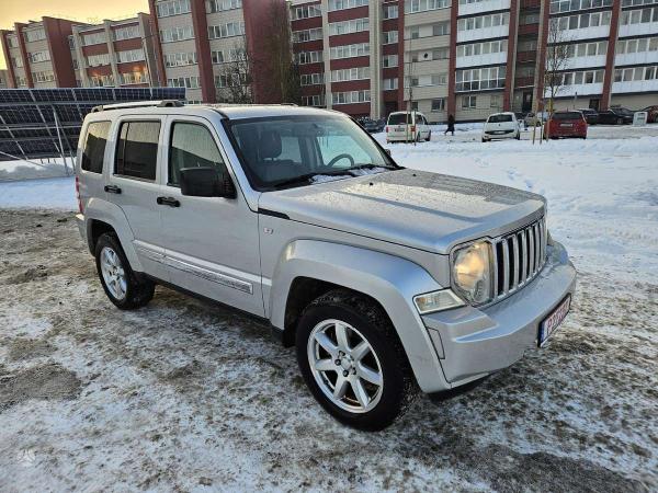 Pelēks Jeep Cherokee 2010 Prienai, ar dzinēja tilpumu 2.78 L un nobraukumu 179 tūkst. km par 5000 €, foto 3 vietnē AUTOMOTO.COM.LV