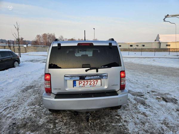 Pelēks Jeep Cherokee 2010 Prienai, ar dzinēja tilpumu 2.78 L un nobraukumu 179 tūkst. km par 5000 €, foto 6 vietnē AUTOMOTO.COM.LV