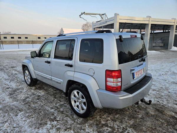 Pelēks Jeep Cherokee 2010 Prienai, ar dzinēja tilpumu 2.78 L un nobraukumu 179 tūkst. km par 5000 €, foto 7 vietnē AUTOMOTO.COM.LV
