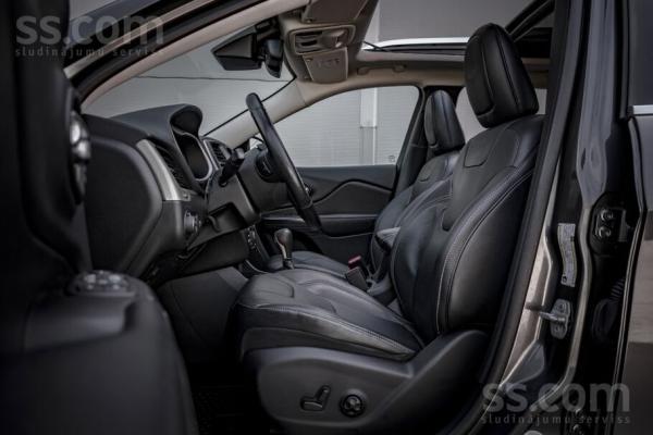 Grey Jeep Cherokee 2014 in Riga, with an engine capacity of 3.20 L and mileage of 0 thousand km for 12490 €, photo 8 on AUTOMOTO.COM.LV