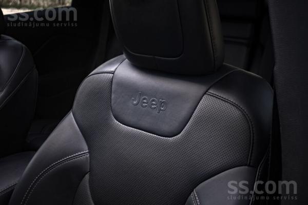 Grey Jeep Cherokee 2014 in Riga, with an engine capacity of 3.20 L and mileage of 0 thousand km for 12490 €, photo 9 on AUTOMOTO.COM.LV