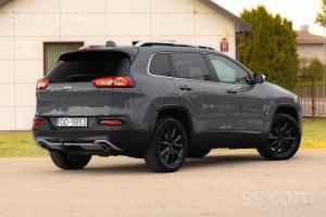Pelēks Jeep Cherokee 2014 Jelgava, ar dzinēja tilpumu 2.00 L un nobraukumu 0 tūkst. km par 6600 €, foto 6 vietnē AUTOMOTO.COM.LV