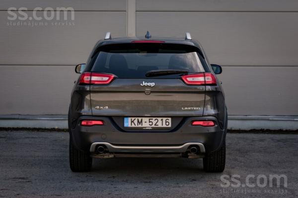 Grey Jeep Cherokee 2014 in Riga, with an engine capacity of 3.20 L and mileage of 0 thousand km for 12490 €, photo 5 on AUTOMOTO.COM.LV
