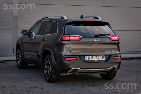 Grey Jeep Cherokee 2014 in Riga, with an engine capacity of 3.20 L and mileage of 0 thousand km for 12490 €, photo 6 on AUTOMOTO.COM.LV