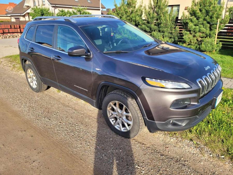 Pelēks Jeep Cherokee 2014 Klaipėda, ar dzinēja tilpumu 2.36 L un nobraukumu 294 tūkst. km par 5200 €, foto 3 vietnē AUTOMOTO.COM.LV