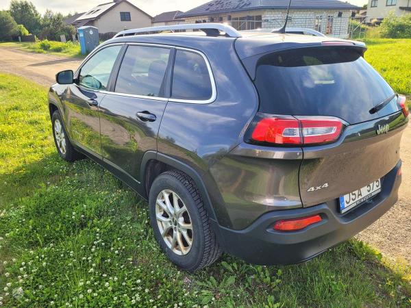 Pelēks Jeep Cherokee 2014 Klaipėda, ar dzinēja tilpumu 2.36 L un nobraukumu 294 tūkst. km par 5200 €, foto 4 vietnē AUTOMOTO.COM.LV
