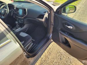 Pelēks Jeep Cherokee 2014 Klaipėda, ar dzinēja tilpumu 2.36 L un nobraukumu 294 tūkst. km par 5200 €, foto 7 vietnē AUTOMOTO.COM.LV
