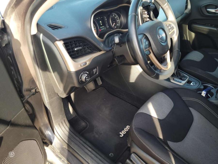 Pelēks Jeep Cherokee 2014 Klaipėda, ar dzinēja tilpumu 2.36 L un nobraukumu 294 tūkst. km par 5200 €, foto 13 vietnē AUTOMOTO.COM.LV