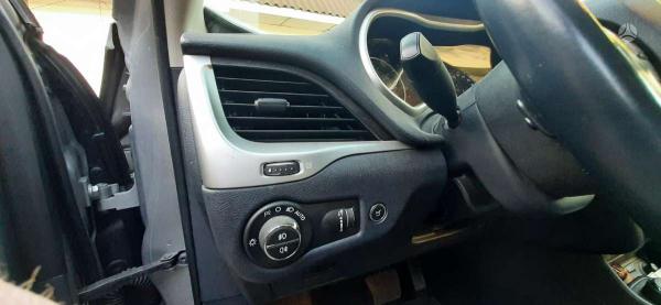 Grey Jeep Cherokee 2015 in Utena, with an engine capacity of 2.00 L and mileage of 160 thousand km for 11050 €, photo 11 on AUTOMOTO.COM.LV