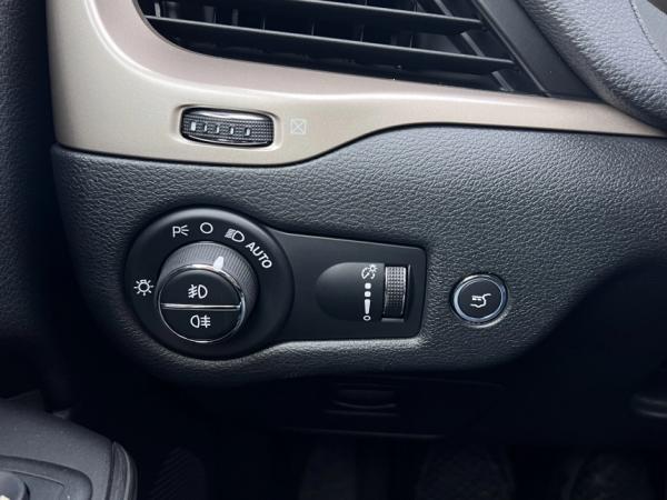 Pelēks Jeep Cherokee 2015 Rīga, ar dzinēja tilpumu 2.00 L un nobraukumu 230 tūkst. km par 11550 €, foto 5 vietnē AUTOMOTO.COM.LV