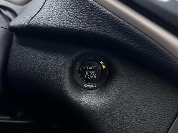 Pelēks Jeep Cherokee 2015 Rīga, ar dzinēja tilpumu 2.00 L un nobraukumu 230 tūkst. km par 11550 €, foto 7 vietnē AUTOMOTO.COM.LV