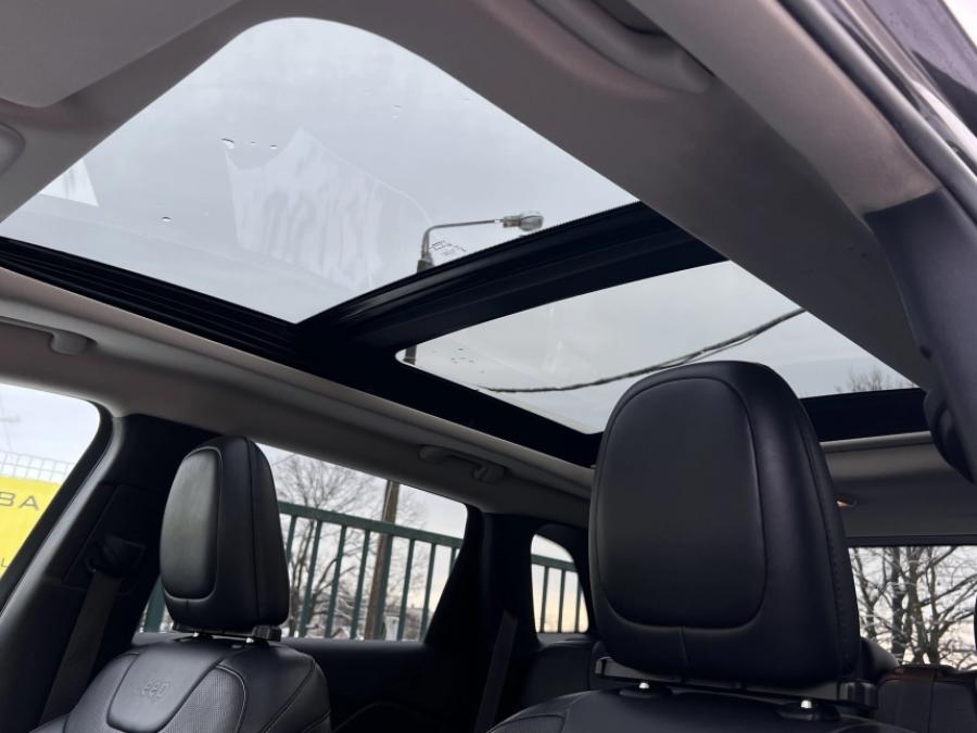 Pelēks Jeep Cherokee 2015 Rīga, ar dzinēja tilpumu 2.00 L un nobraukumu 230 tūkst. km par 11550 €, foto 10 vietnē AUTOMOTO.COM.LV